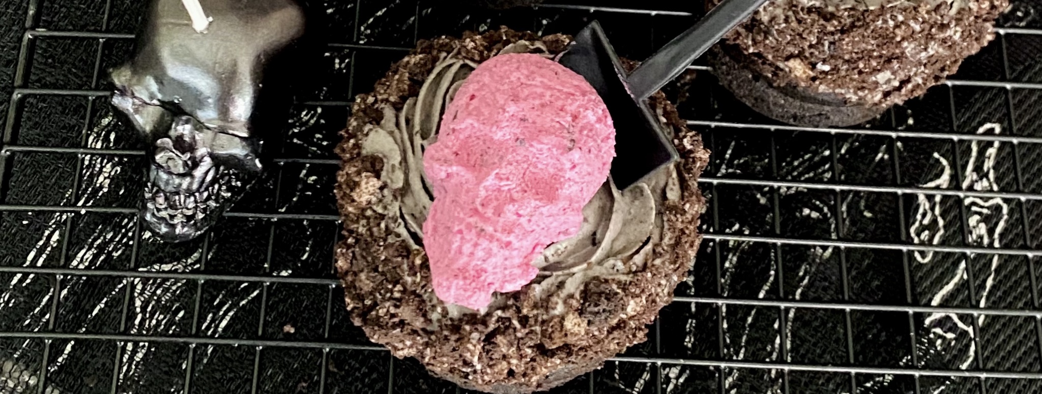 Black Velvet Skull Cupcakes | Pink October | Halloween - Baking with Nessa